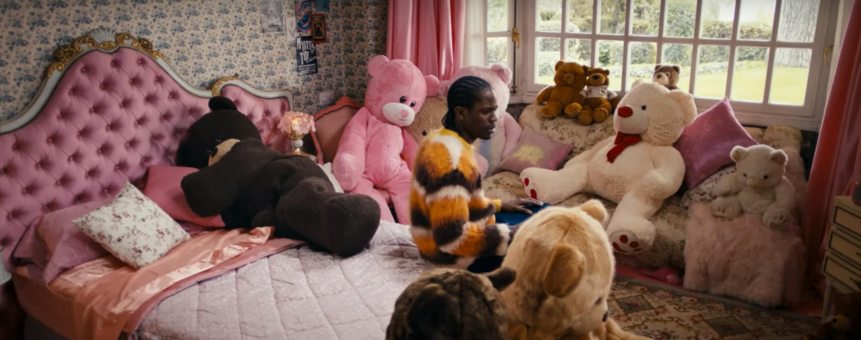 Babies, teddy bears and dogs get jealous in new Lynx ads