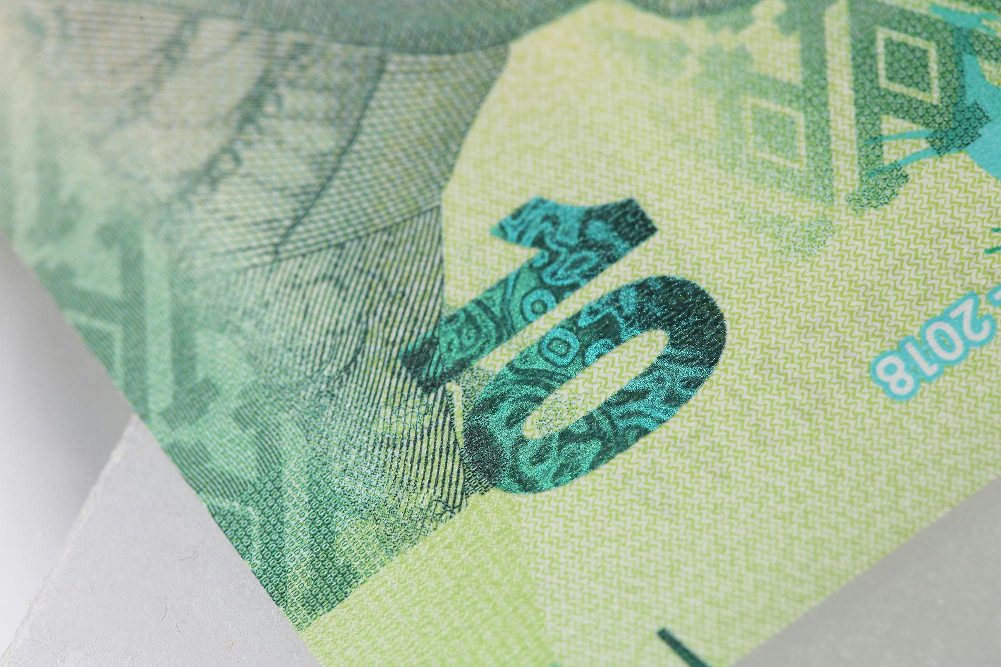 South Africa reveals commemorative Mandela bank notes