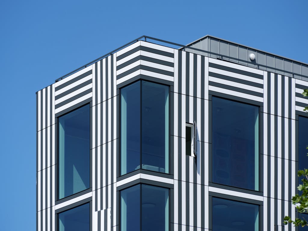 Thonik: Thonik studio building