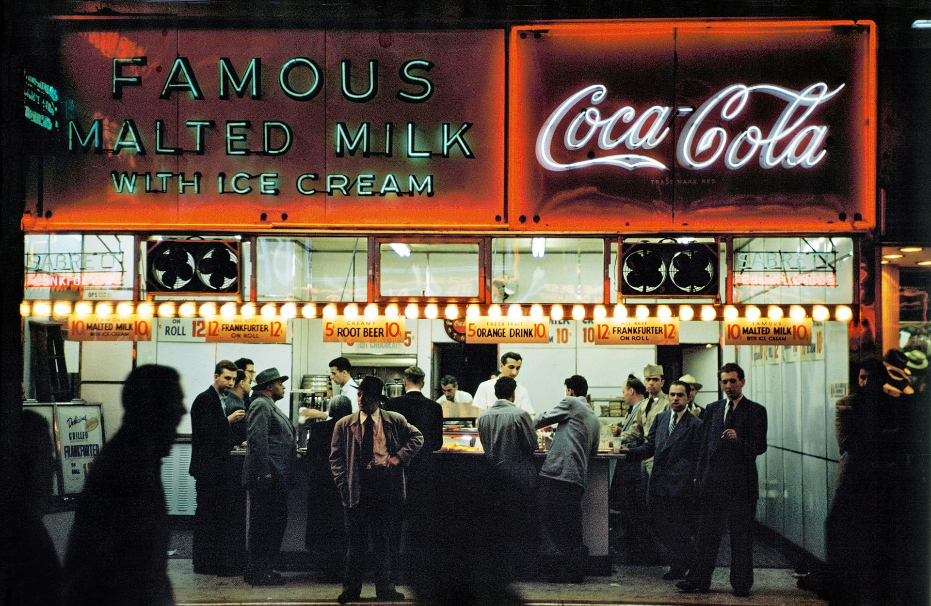 A new book revisits Ruth Orkin’s theatrical photographs